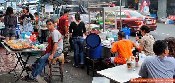 Eating Street Food Safely – Footpath Feasting Street Food Guide